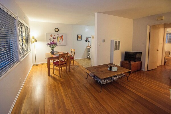 Cozy 1br Apt A Block To Beach In Santa Monica With Parking - Topanga, CA