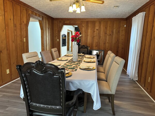 Luxury Estate Accommodations, With A Serene Pool, And Elegant Event Spaces - Douglasville, GA