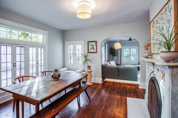 Family Friendly Unit Steps From Cobbs Hill Park & Upper Monroe Neighborhood - Rochester, NY