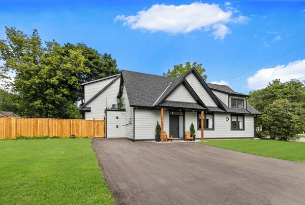 The Nest Lakehouse W/ Hot Tub, Steps To Innisfil Beach Park - Innisfil