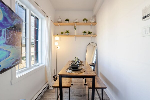 Bright & Beautiful 3 Bedroom In Griffintown - Montreal