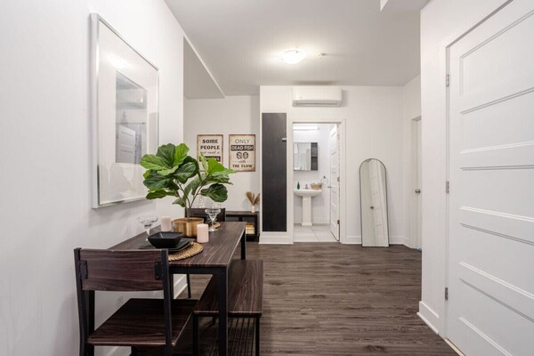 Wonderful 4 Br Home In The Heart Of Downtown - Quebec