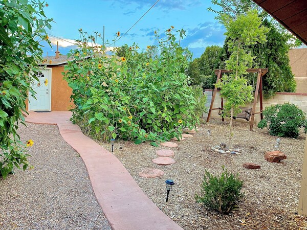 Beautiful Retreat Home In The North Valley - 2 Miles From Dtwn Albuquerque - Albuquerque, NM