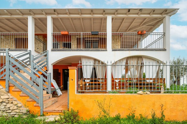 Casa Vacanze 'Diego' Con Vista Sulle Montagne, Terrazza Privata E Aria Condizionata - Castiadas