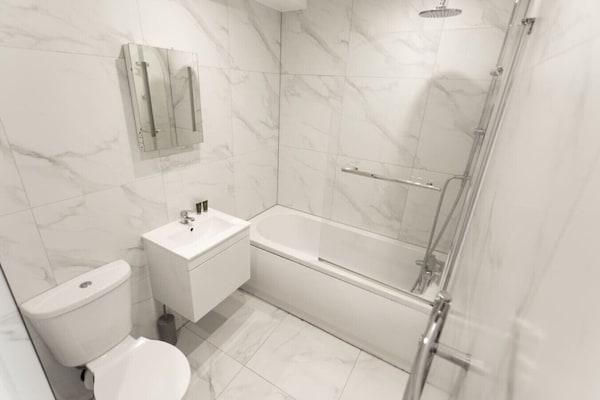 5 Com Road Apartments - Long Stay Disc - Sleeps 2 - 斯文敦