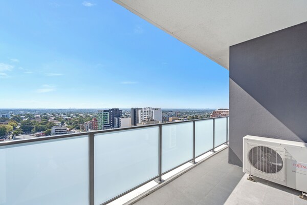Quiet And Cheerful 2b2b Apt - Penshurst