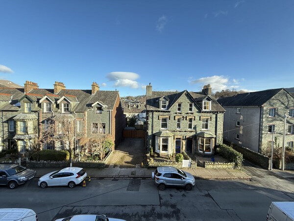 45 Eskin Street  - Sleeps 6 Guests  In 3 Bedrooms - Borrowdale