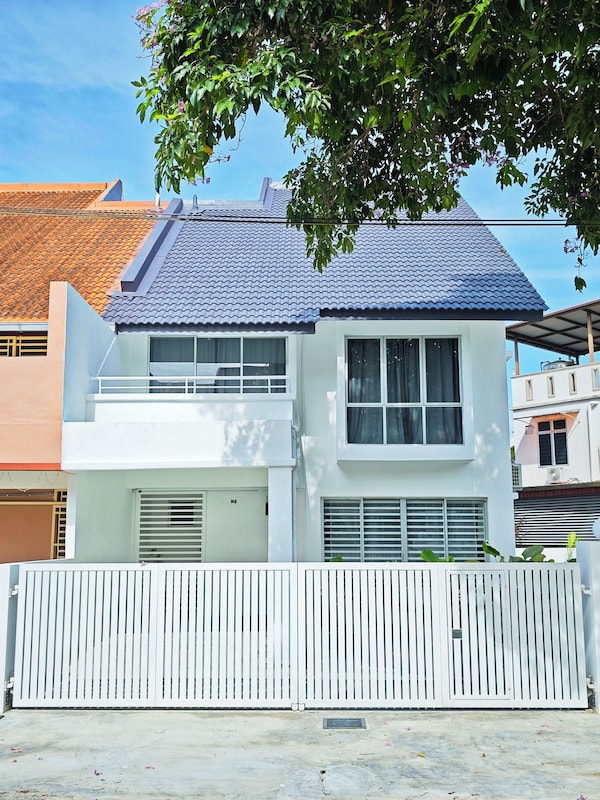 Cosy Batu Kawan Homestay 12 Pax ~ 5 Mins To Design Village & Ikea ~ Entire Home - 大山腳
