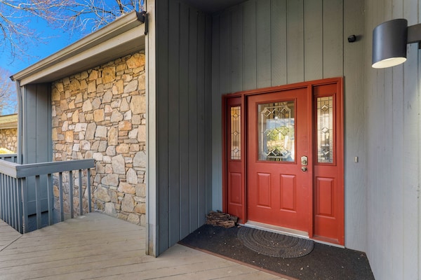Bella View - Lakefront, 4 Bedroom, Sleeps 8, Rumbling Bald Resort Access And Amenities Included - Lake Lure, NC