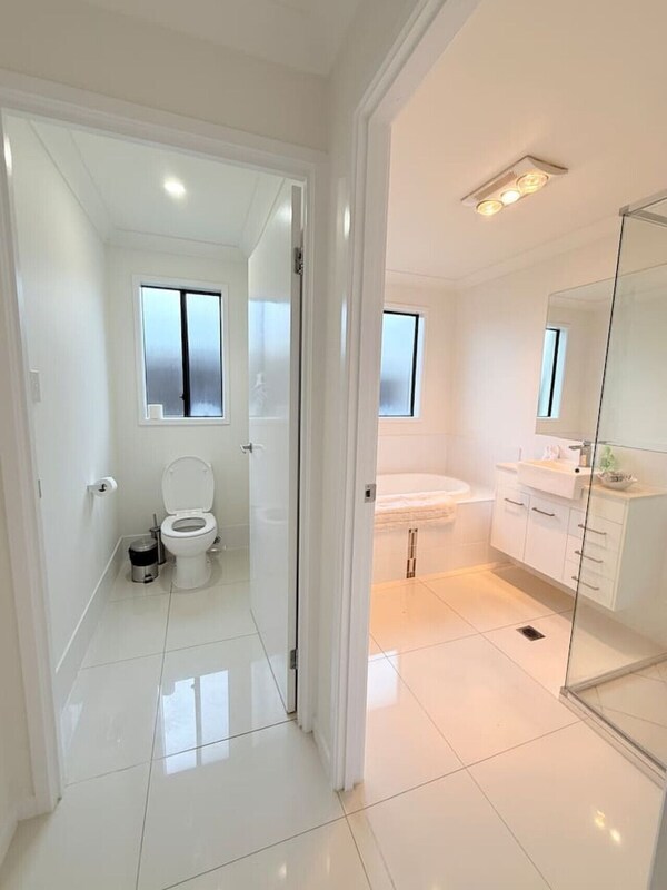 Little Santorini Home - Family - Jacobs Well