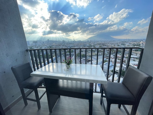 De Lujo, Frente Arena Monterrey, Parque Fundidora (Pet Friendly) - Guadalupe