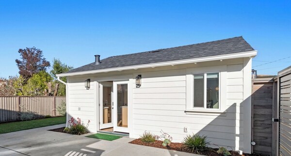 New Modern Guesthouse Retreat Near Berkeley & Sf - King Bed, Ac, Standing Desk - Berkeley, CA