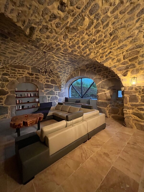 Le Gite Du Parayre Ancienne Grange Rénovée Avec Salle De Jeux, Située En Aveyron - Najac