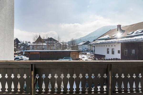 Apartment 'Deluxe Suite' With Mountain View, Balcony And Wi-fi - Seefeld