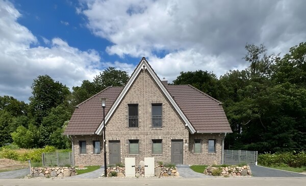 Ferienhaus 'Am Nationalpark 8a' Mit Seeblick, Wi-fi Und Klimaanlage - Rügen