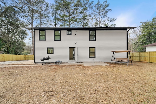 Spacious 7-bedroom Building In Amazing Atlanta With Wifi - Atlanta, GA