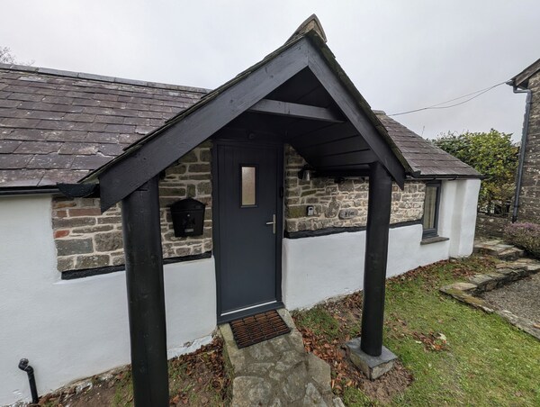 Cosy Cottage, Woolsery, Pet Friendly - Clovelly