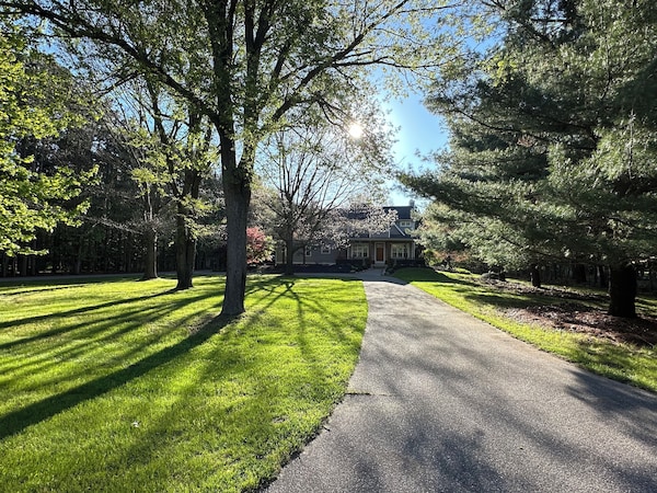 Your Getaway Starts At Frontier House  Near Beaches, Trails, Pickleball & Golf - Holland