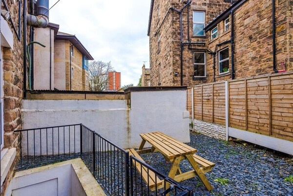 Modern Flat 1 In Harrogate - Sleeps 8 - ハロゲイト