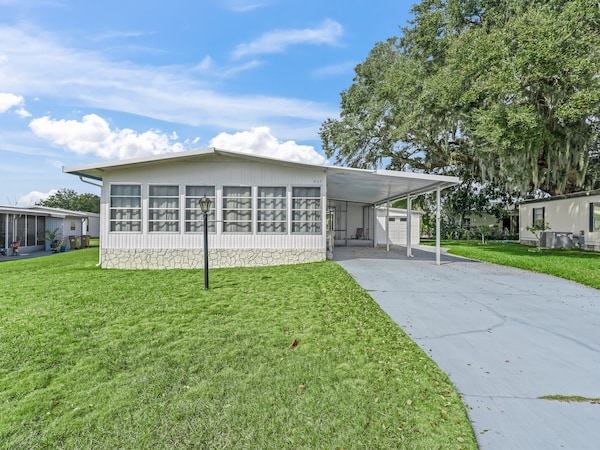 Charming 2/2 Manufactured Home In The Village Of Silver Lake Includes Golf Car - Wildwood, FL
