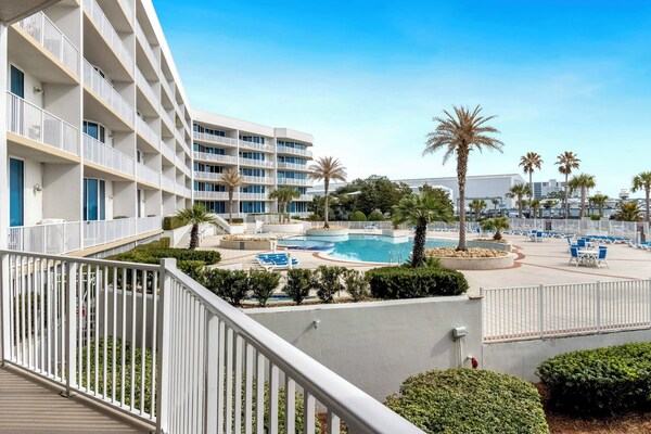 Free Parasailing Ticket | Bay Front!  The Moorings 113, Ground-level Condo! - Orange Beach, AL