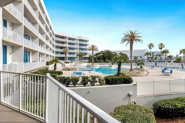 Free Parasailing Ticket | Bay Front! The Moorings 113, Ground-level Condo! - Orange Beach, AL