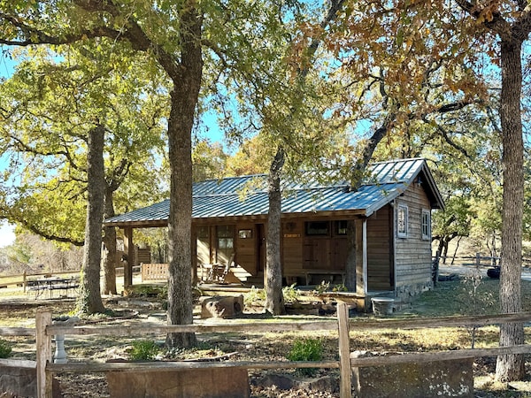 Happy Oaks Cabin Retreat On Stunning Acreage With Trees, Ponds, Walking Trails. - Fort Worth, TX