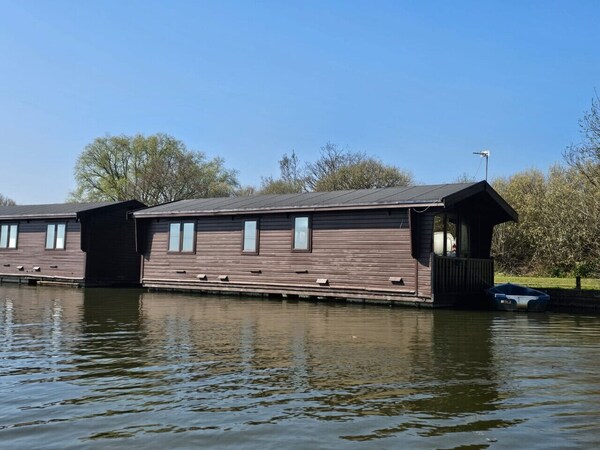 Filby Broads Lodge Houseboat - Norfolk