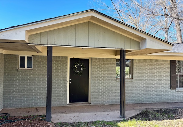 Large Bayou Front Home Close To Ulm, Ouachita Sportsplex, And Airport. - Monroe, LA