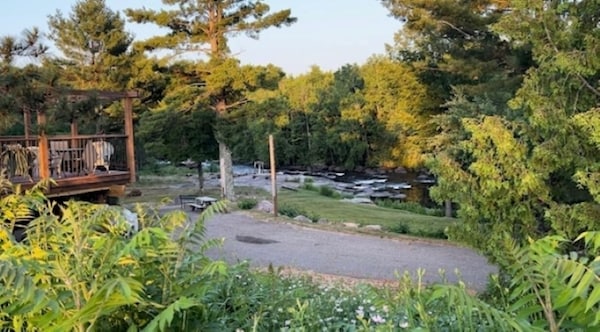 Spacious 9-bedroom Motel & Lodge On The Beautiful Wolf River In Northern Wi. - Wisconsin