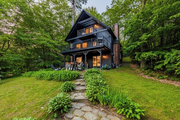 Dog Friendly Lakefront Lodge - New London, NH