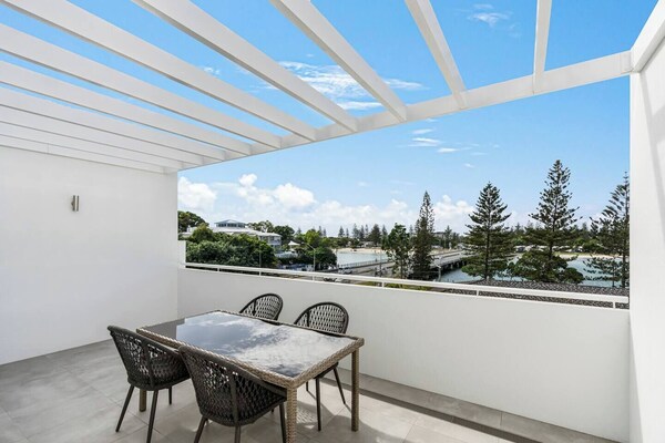 Burleigh Heads Luxury Townhouse - Gold Coast