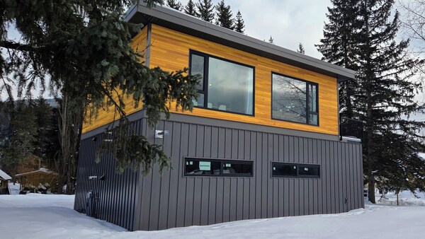 Stylish 2br | River & Views | 5 Min Fernie And Resort - Fernie