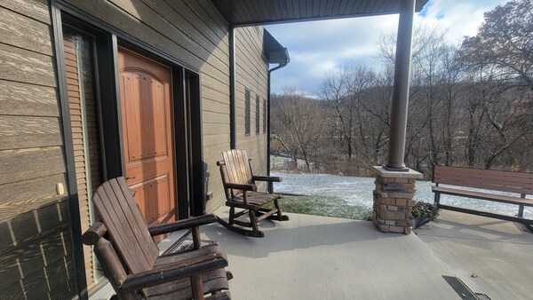 Sunrise Suite Retreat, River On Property, Adults Only, No Pets, Peace And Quiet! - Carley State Park, Plainview