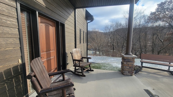Sunrise Suite Retreat, River On Property, Adults Only, No Pets, Peace And Quiet! - Carley State Park, Plainview