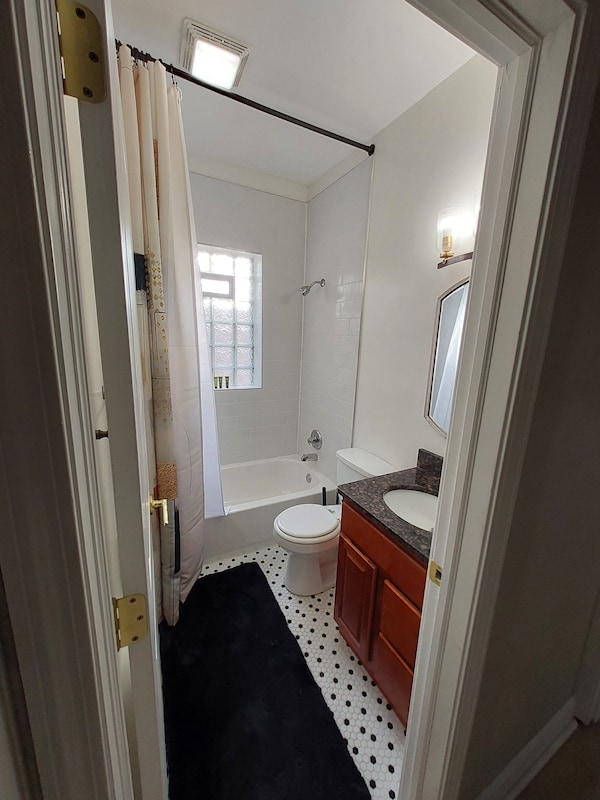 Charming 2-bedroom Apartment With Ac, Wifi In Brilliant Minneapolis - Minneapolis, MN