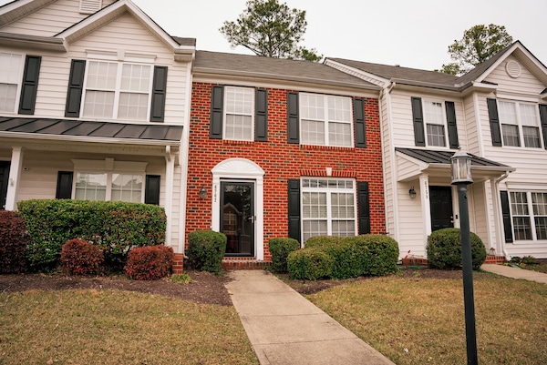 Charming 3-bedroom Townhome With Wifi In Delightful Richmond - Richmond, VA