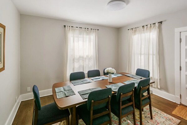 New Updated Home W/ Porch And Fenced Yard In Dt Libertyville Near Naval Base - 거니