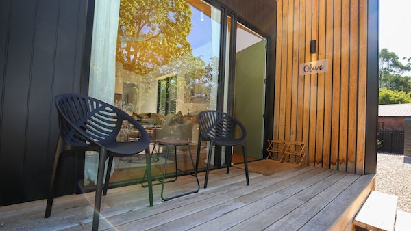 The Rocks - Olive Retreat - Bright