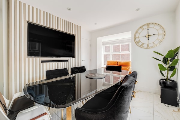 Premium Living Space In Rugby - Rugby