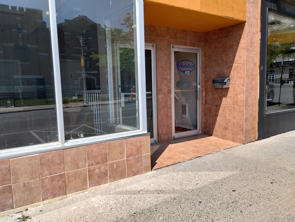 2 Bedroom Apartment, Bright And Peacefull For A Pleasant Stay. - Oshawa