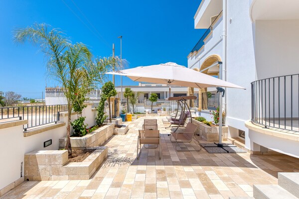 Chambre 'Dei Due Mari - Sole' Avec Terrasse Privée, Wi-fi Et Climatisation - Tricase