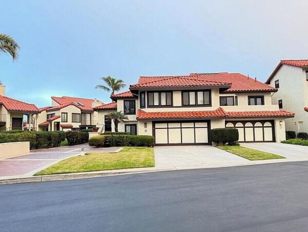 Stunning Townhome In A Prime Oxnard Beach. Perfect For Digital Nomads! - Ventura, CA