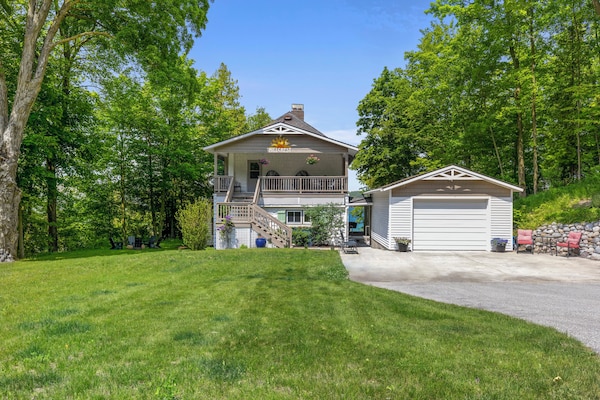 **New**crystal Lake Private Frontage/location/lawn/hot Tub!! - Honor, MI