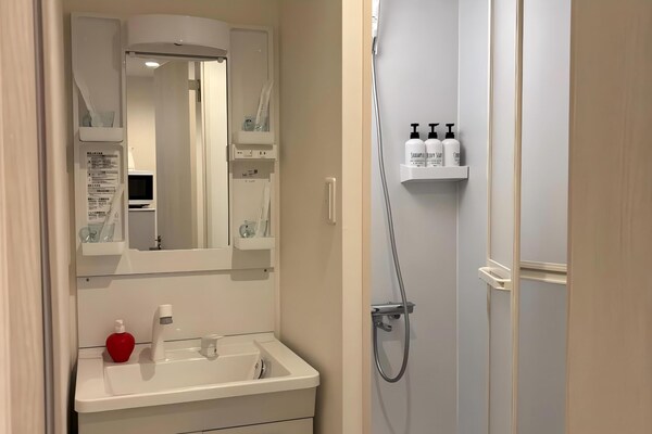 Quiet, Private And Convenient. Exclusive Home 101 In  Is An Ideal Stay. - Ikebukuro