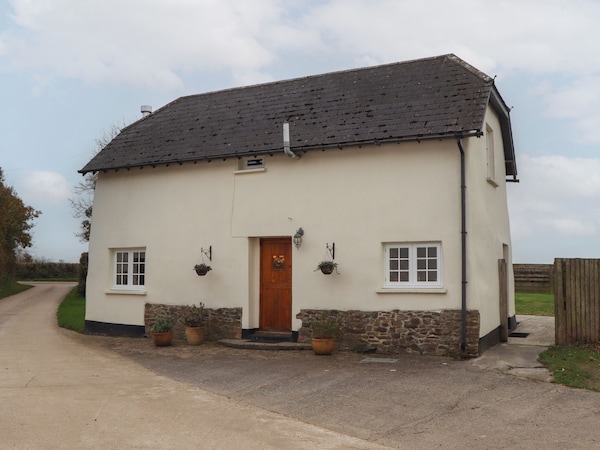 Cherryblossom Cottage, Pet Friendly, With Open Fire In Winkleigh - Devon
