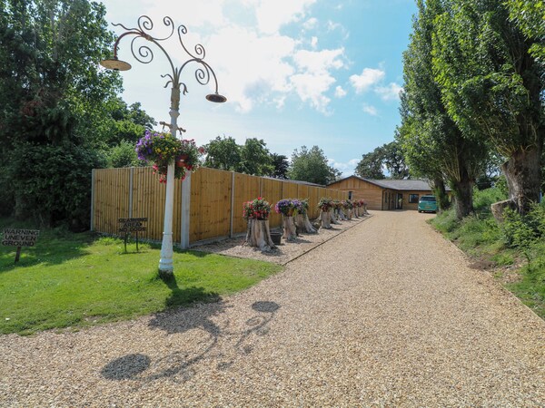 Robin's Nest Lodge, Romantic, Character Holiday Cottage In Snettisham - Snettisham