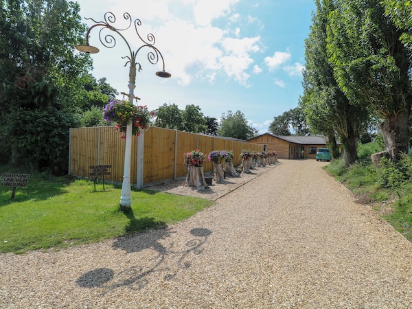Robin's Nest Lodge, Romantic, Character Holiday Cottage In Snettisham - Snettisham