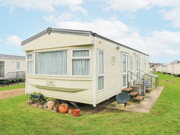 120 Caravan, Family Friendly, Country Holiday Cottage In Hemsby - Hemsby