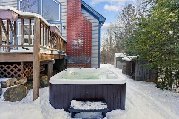 Mountain View Home With Hot Tub Sleeps 10 - Conway, NH